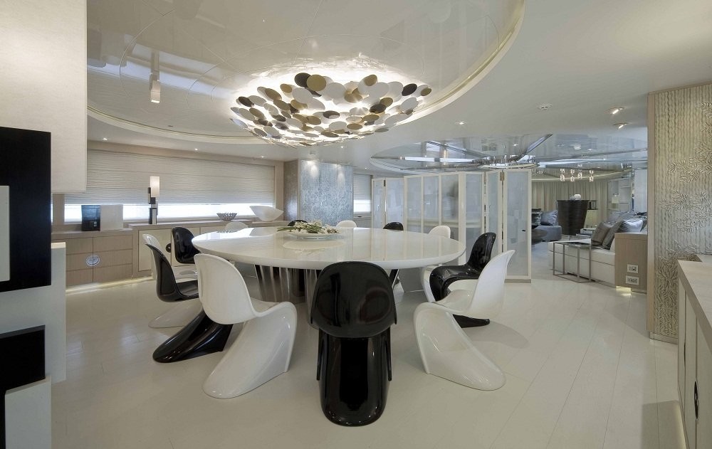 LIGHT HOLIC Yacht Charter Details, CRN | CHARTERWORLD Luxury Superyachts